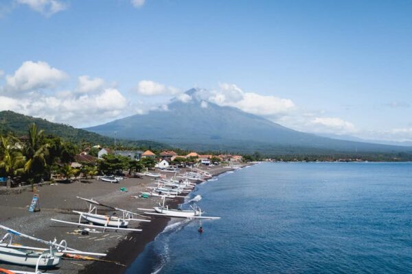 14x What to do in Amed in Bali: wonderful snorkeling and black lava ...